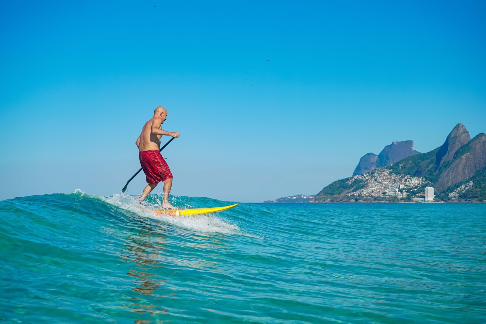 A Guide to How to Paddleboard in Waves